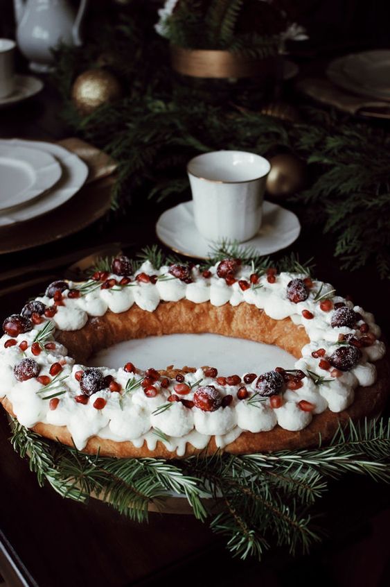 58 Lovely And Cozy Christmas Tea Party Ideas - DigsDigs