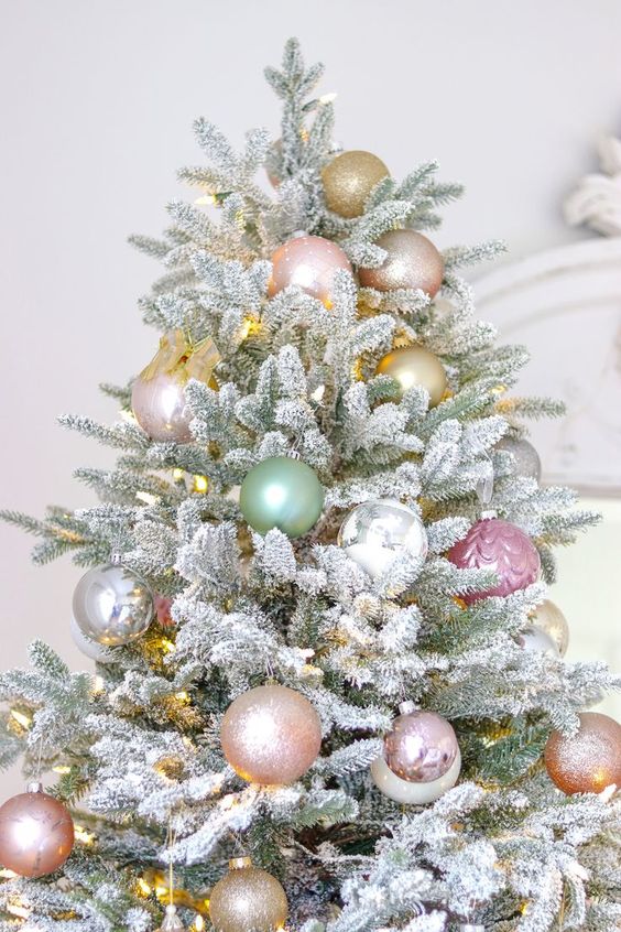 52 Delicate Pastel Christmas Tree Decor Ideas - DigsDigs