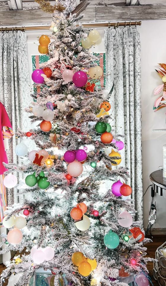 65 Best Colorful Christmas Tree Decor Ideas - DigsDigs