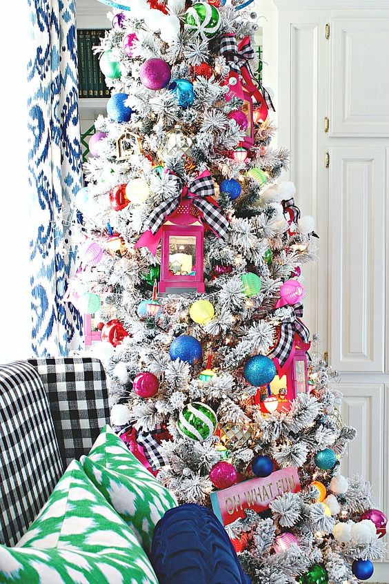 65 Best Colorful Christmas Tree Decor Ideas - DigsDigs