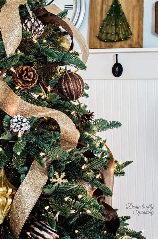 43 Elegant Brown Christmas Decor Ideas - DigsDigs
