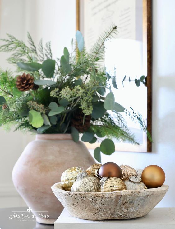 59 Lovely Christmas Bowl Decor Ideas - DigsDigs