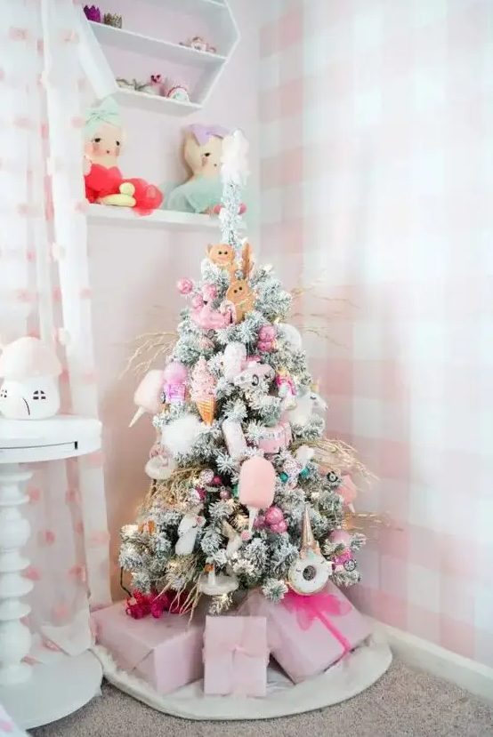 52 Delicate Pastel Christmas Tree Decor Ideas - DigsDigs