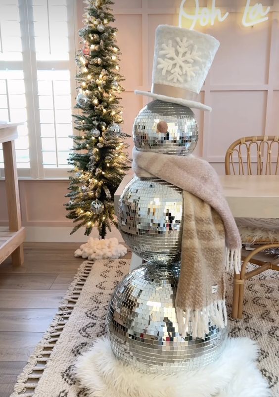 58 Shiny Disco Ball NYE Party Decor Ideas - DigsDigs