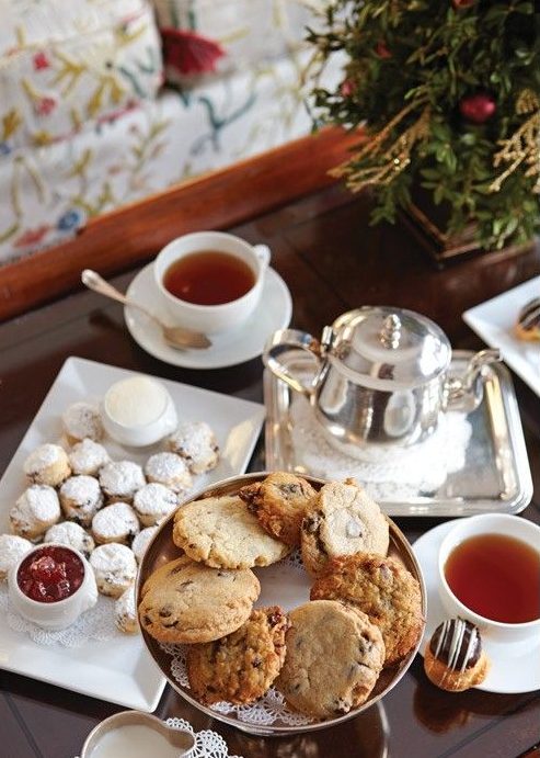 58 Lovely And Cozy Christmas Tea Party Ideas - DigsDigs