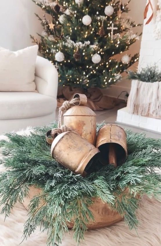 59 Lovely Christmas Bowl Decor Ideas - DigsDigs