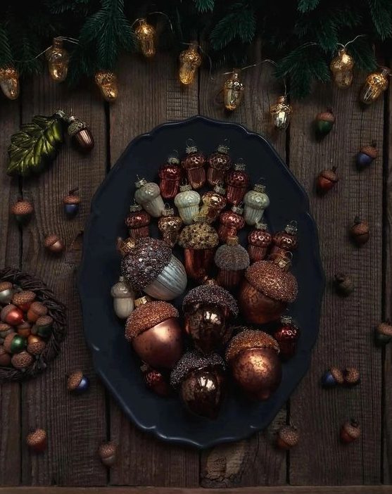 43 Elegant Brown Christmas Decor Ideas - DigsDigs