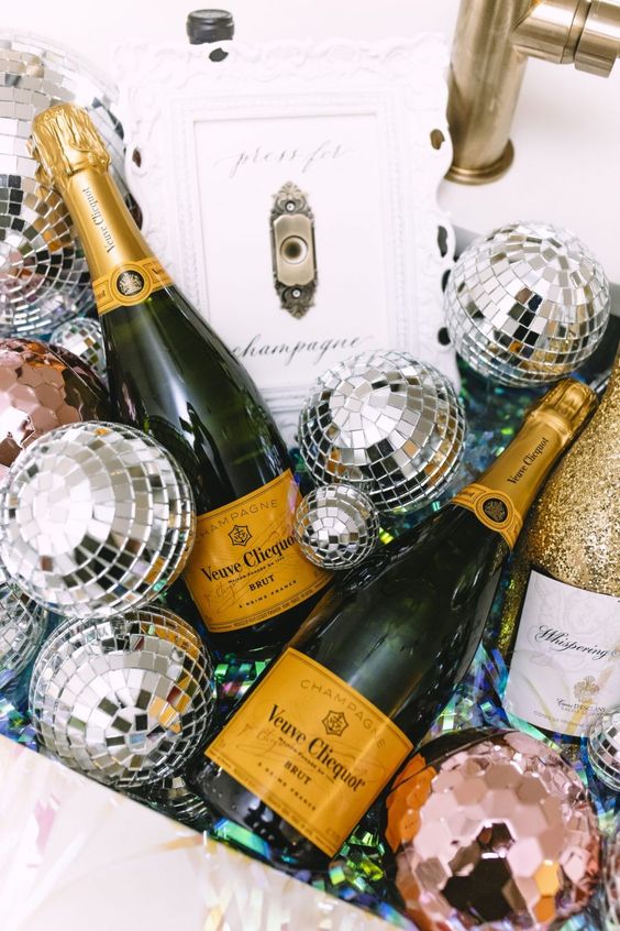 58 Shiny Disco Ball NYE Party Decor Ideas - DigsDigs