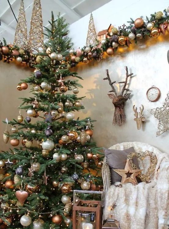 43 Elegant Brown Christmas Decor Ideas - DigsDigs