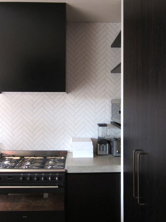 70 Eye-Catchy Herringbone Tile Backsplashes - DigsDigs