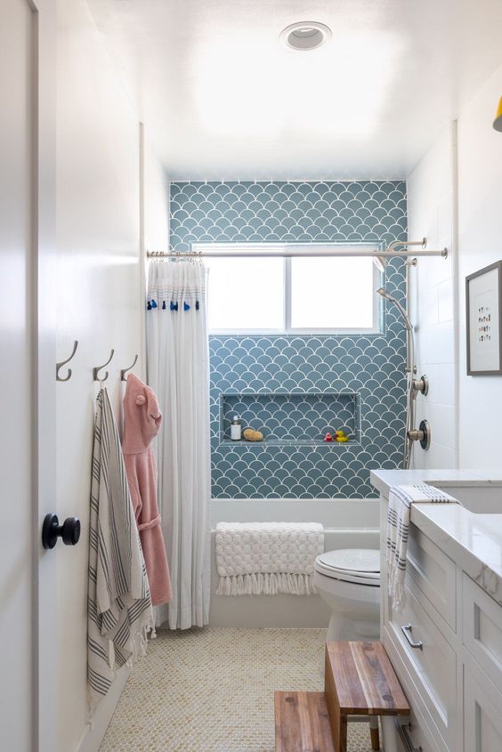 67 Whimsy Fish Scale Tile Ideas For Bathrooms - DigsDigs