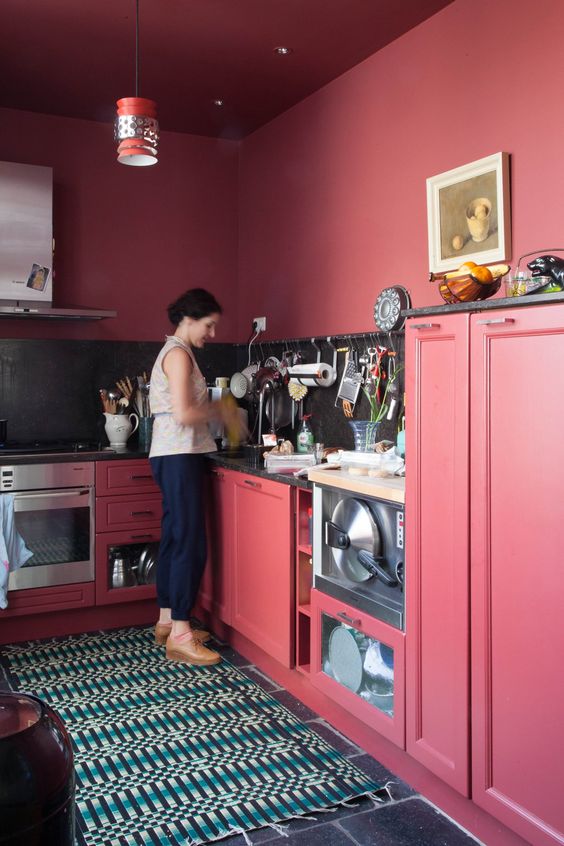 57 Bold Red Kitchen Decor Ideas That Wow - DigsDigs