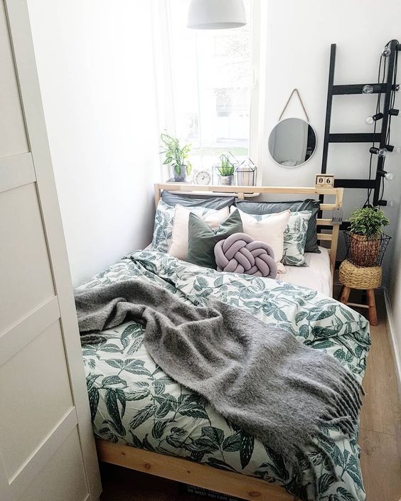 66 Smart Narrow Bedroom Decor Ideas - DigsDigs