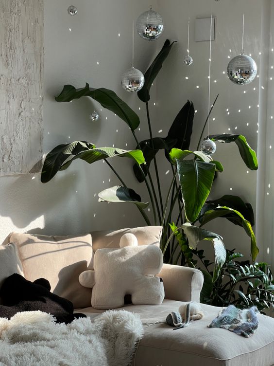 46 Shiny Disco Ball Home Decor Ideas - DigsDigs