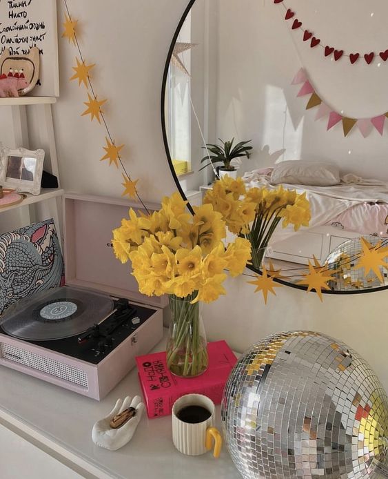 46 Shiny Disco Ball Home Decor Ideas - DigsDigs