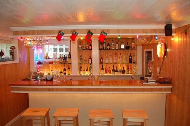 27 Stylish Basement Bar Décor Ideas - DigsDigs