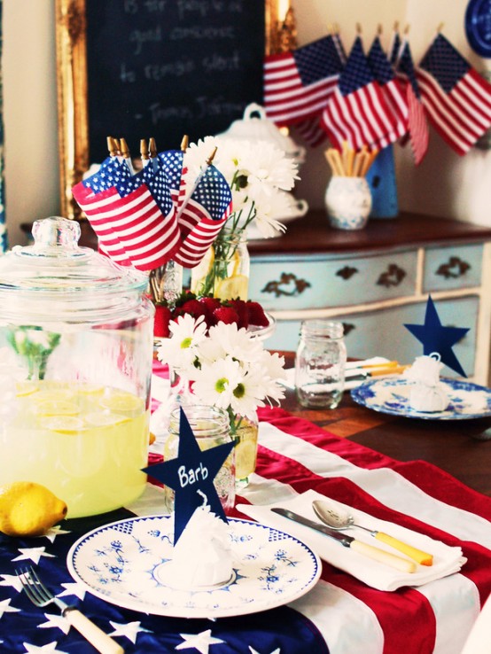 13 Cool Ideas of 4th of July Table Decorations - DigsDigs