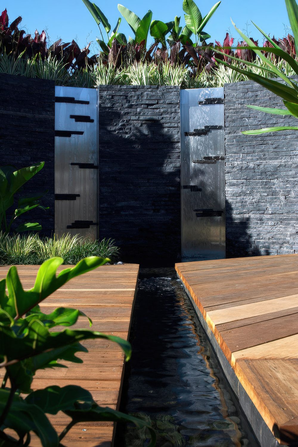 Modern Outdoor Wall Water Feature