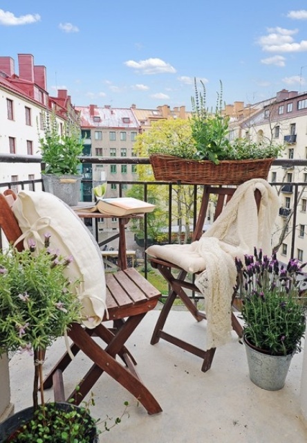40 Awesome Spring Balcony Décor Ideas - DigsDigs
