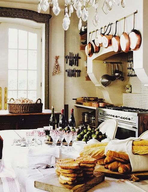 35 Charming Provence-Styled Kitchens You’ll Never Want To Leave - DigsDigs