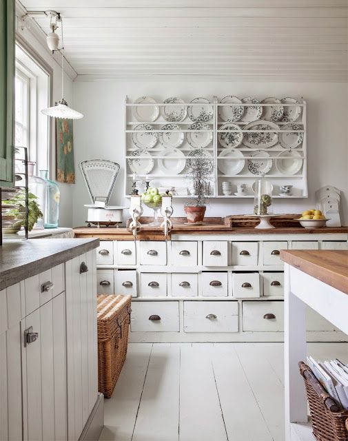 35 Charming Provence-Styled Kitchens You’ll Never Want To Leave - DigsDigs