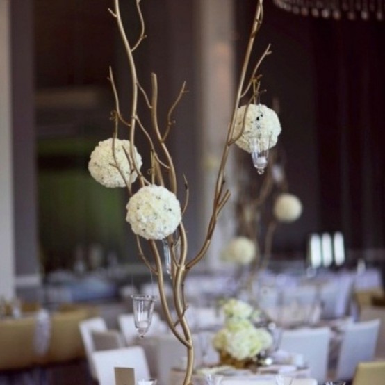 75 Charming Winter Centerpieces - DigsDigs