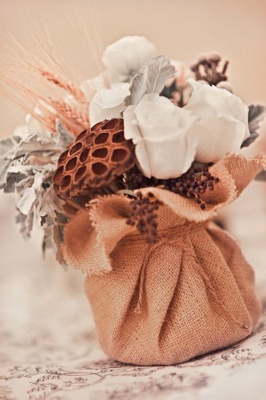 75 Charming Winter Centerpieces - DigsDigs