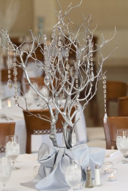 75 Charming Winter Centerpieces - DigsDigs