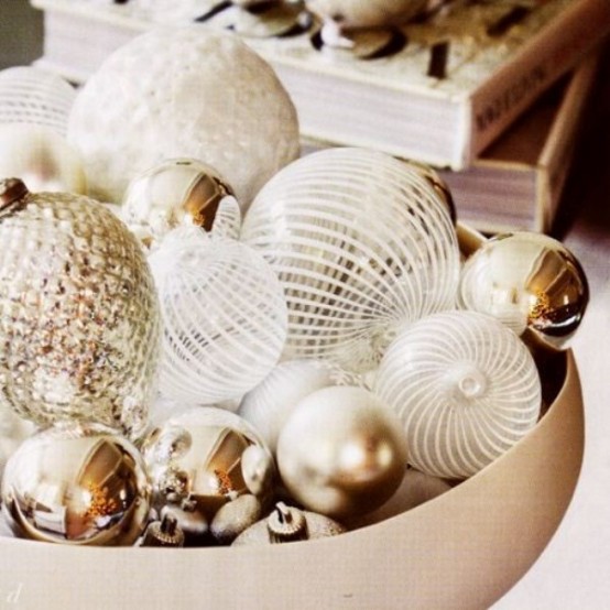 75 Charming Winter Centerpieces - DigsDigs
