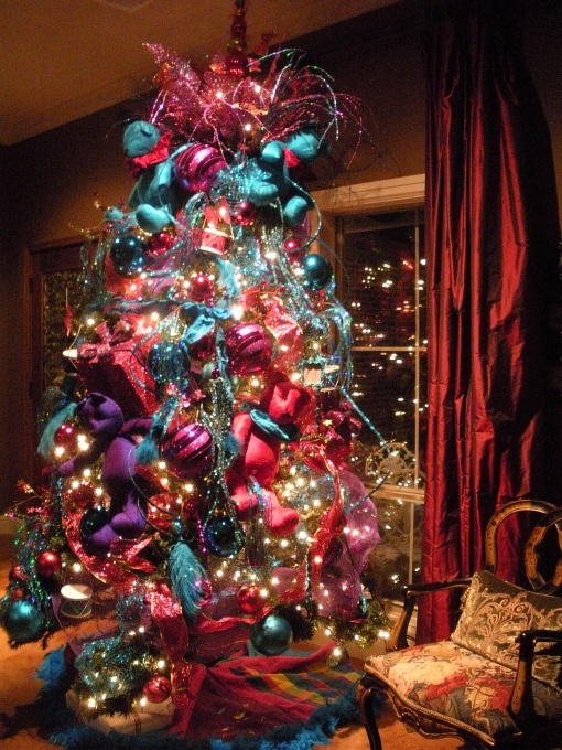 54 Colorful Christmas Inspiring Decor Ideas - DigsDigs