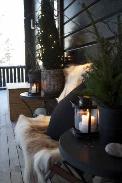 24 Cozy And Beautiful Winter Terrace Décor Ideas - DigsDigs