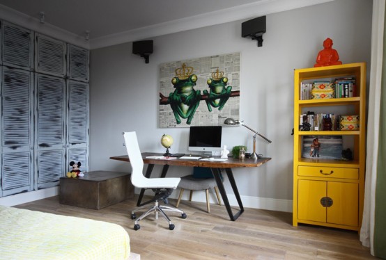 Crazy And Ironic Eclectic Moscow Apartment - DigsDigs