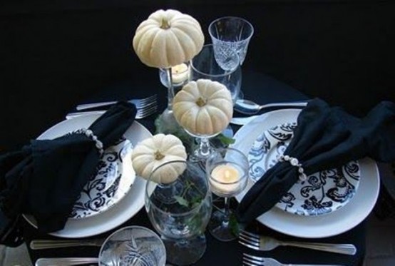 39 Elegant Black And White Thanksgiving Décor Ideas - DigsDigs