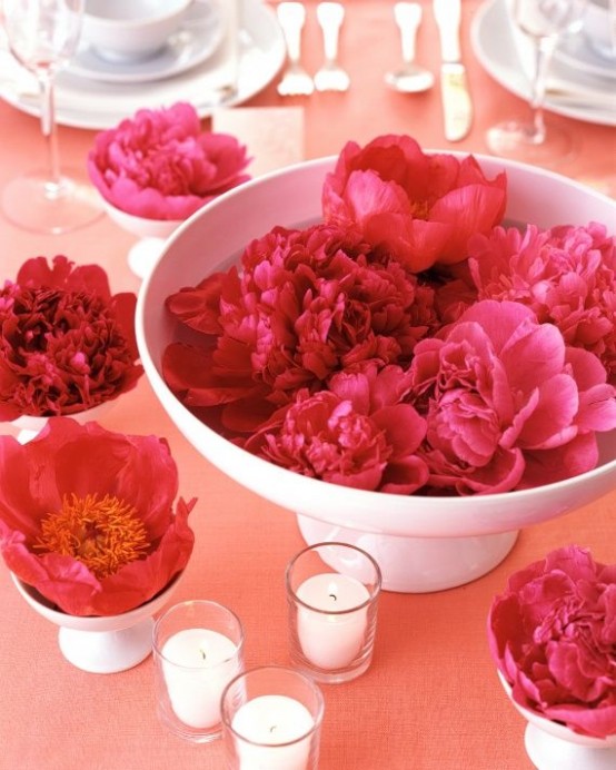Summer Home Décor: 26 Floating Flowers Arrangements - DigsDigs
