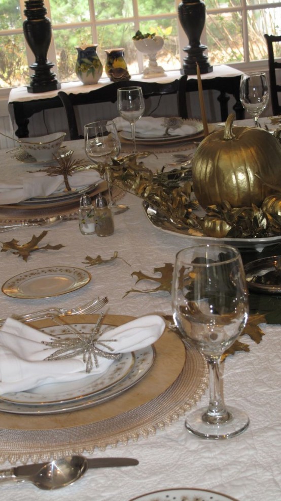 46 Gold Thanksgiving Décor Ideas - DigsDigs