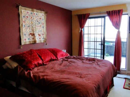 24 Hot Cranberry Monochromatic Rooms - DigsDigs