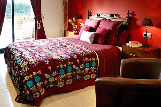 24 Hot Cranberry Monochromatic Rooms - DigsDigs