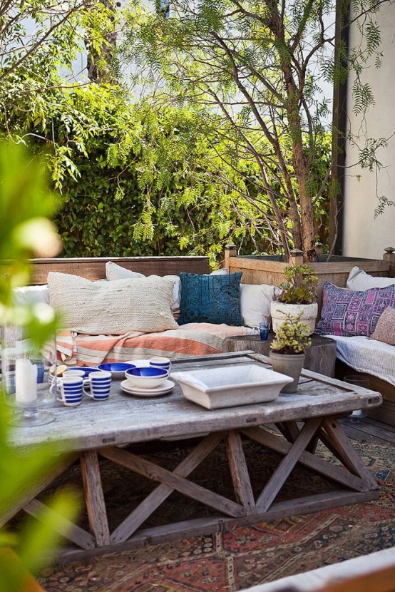 34 Inviting Outdoor Dining Spaces In Various Styles - DigsDigs