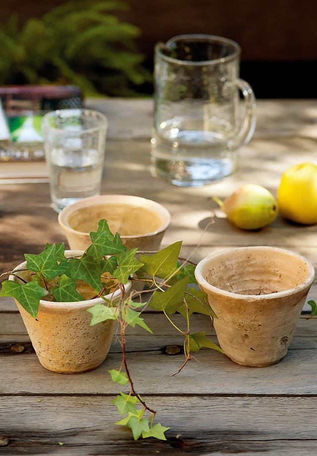 Relaxing Terrace Design In Natural Wood And Lots Of Green - DigsDigs