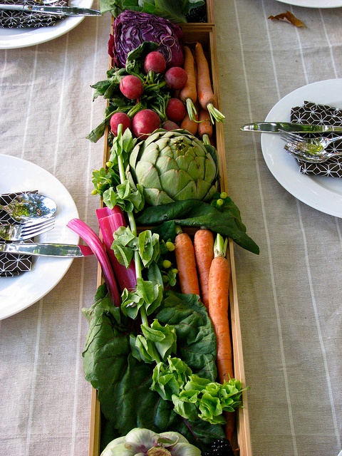34 Rustic Veggies And Herbs Tablescape Ideas - DigsDigs
