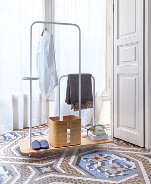 Scandinavian Plateau Unit For Hallway Storage - DigsDigs
