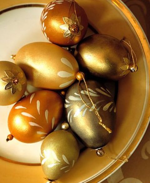 27 Sparkling Gold And Copper Easter Décor Ideas - DigsDigs