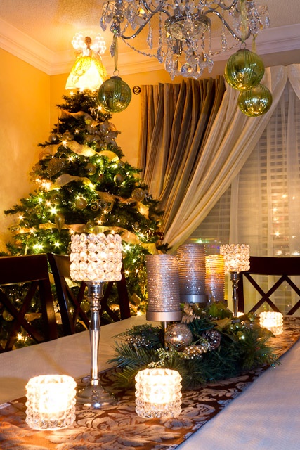 37 Stunning Christmas Dining Room Décor Ideas - DigsDigs 37 Stunning Christmas Dining Room Décor Ideas - DigsDigs