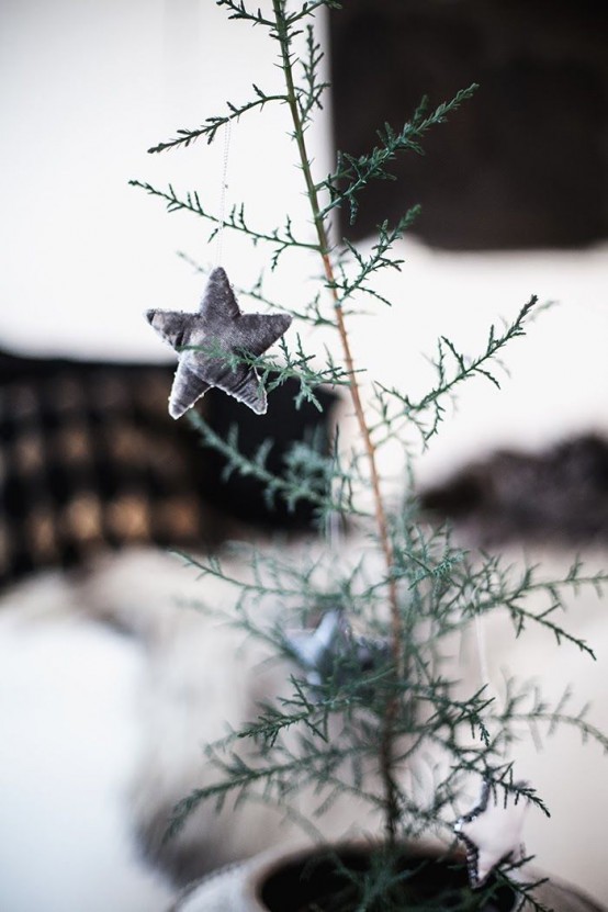 38 Stylish Christmas Décor Ideas In All Shades Of Grey - DigsDigs