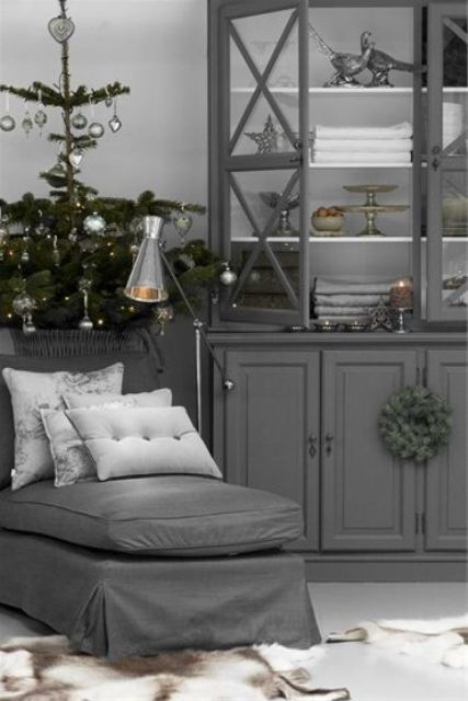 38 Stylish Christmas Décor Ideas In All Shades Of Grey - DigsDigs