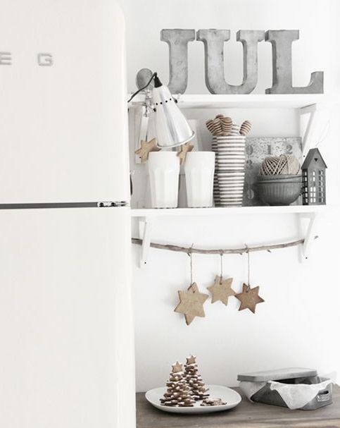 38 Stylish Christmas Décor Ideas In All Shades Of Grey - DigsDigs