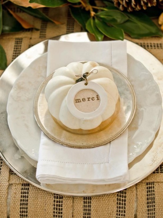 52 Tender White Thanksgiving Décor Ideas - DigsDigs
