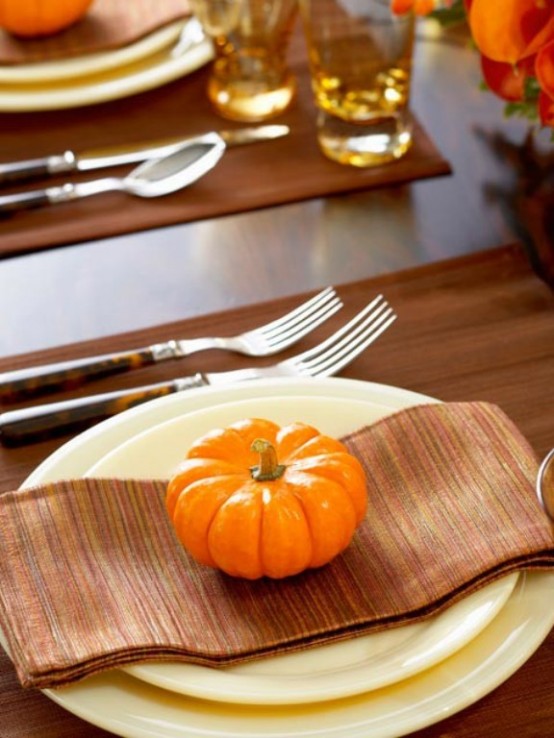 Thanksgiving Decor In Natural Autumn Colors - DigsDigs