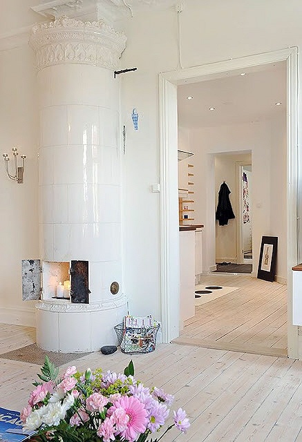 29 Traditional Tile Stoves In Home Décor - DigsDigs