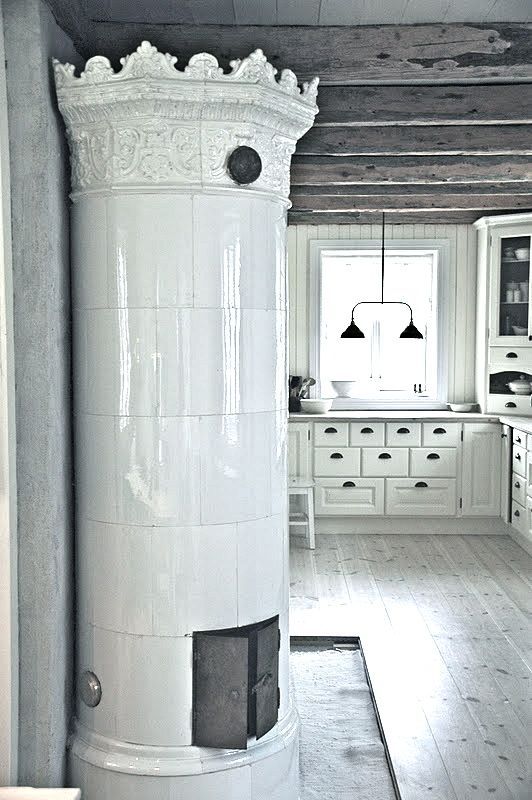 29 Traditional Tile Stoves In Home Décor - DigsDigs
